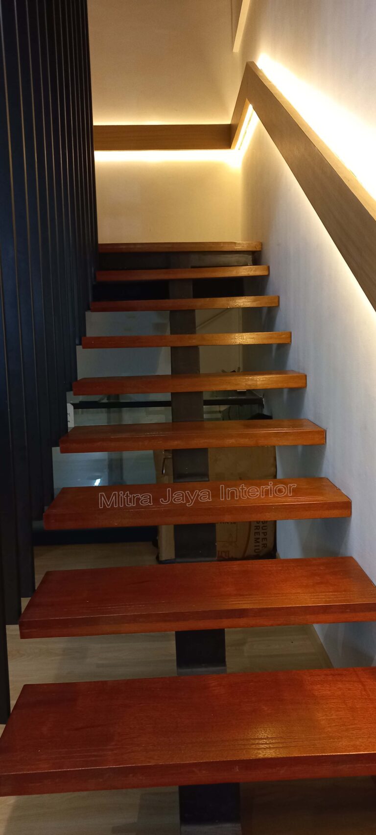 5 inspirasi desain anak tangga minimalis - mitrajayainterior.com